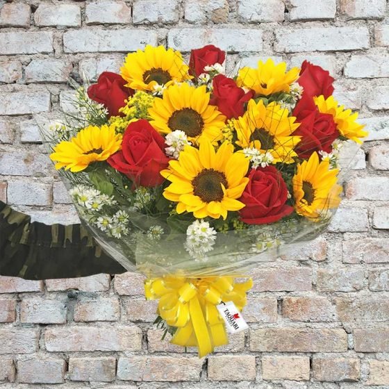 Buque de Flores Com 12 Lírios Brancos - Festa e Alegria